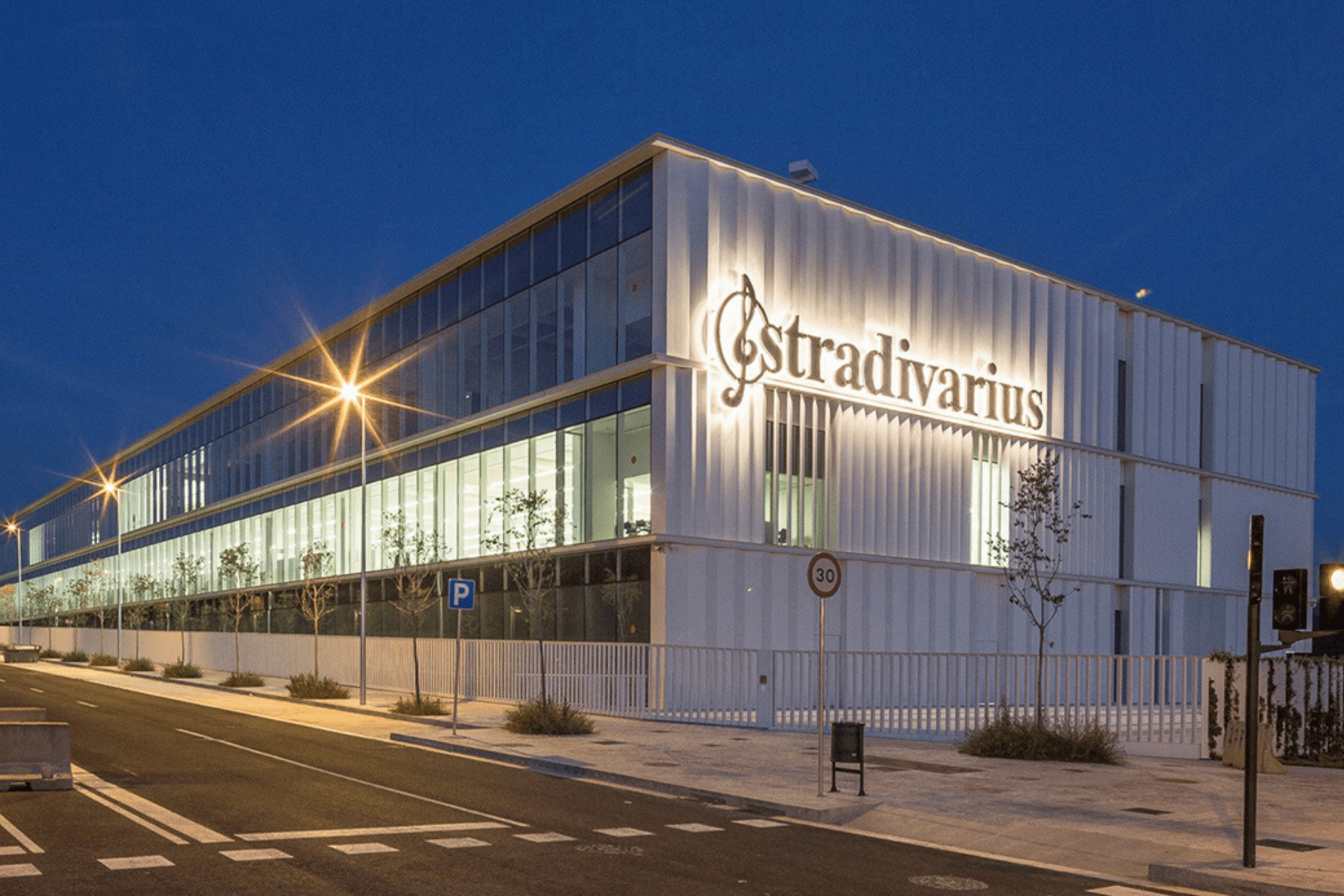 Stradivarius Mallouppas Group
